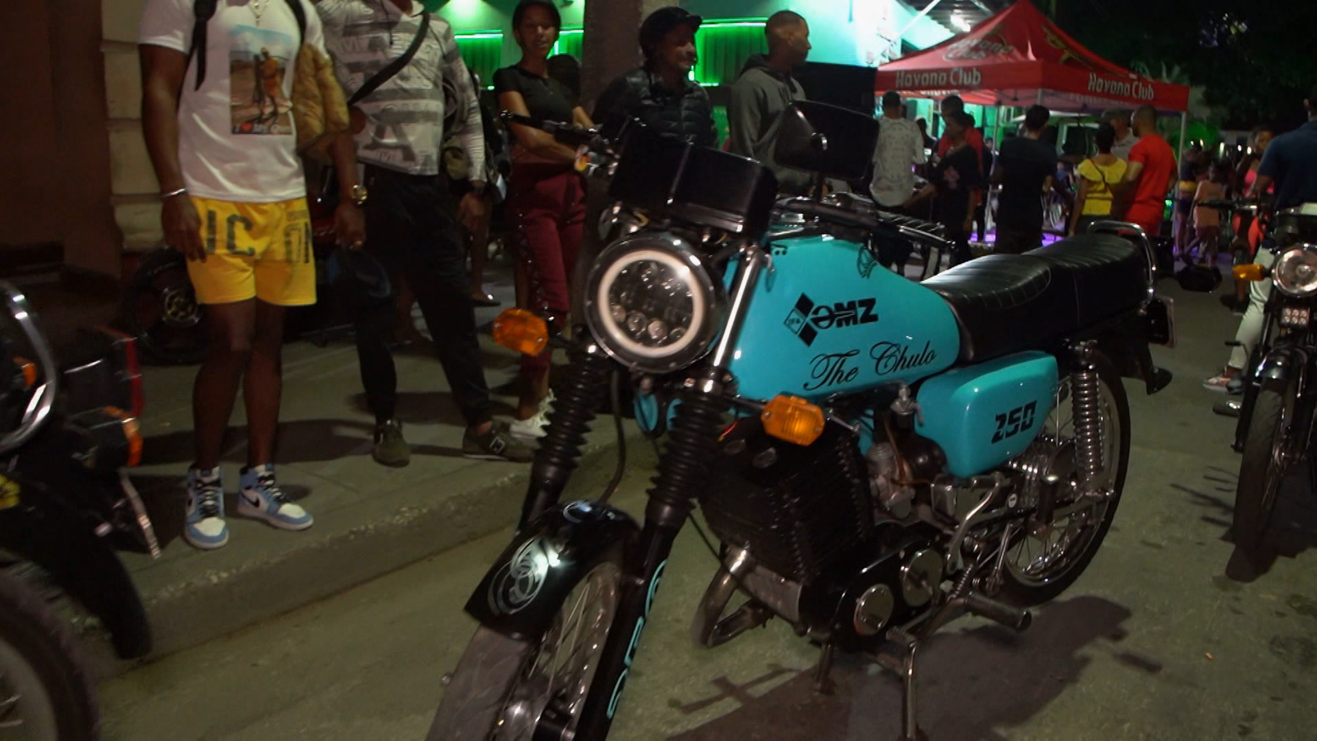 Un gran amor - Los cubanos y sus motos MZ de la RDA – DW – 29/05/2023