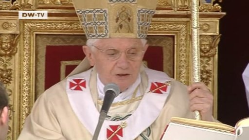 Late pope John Paul II beatified – DW – 05/01/2011