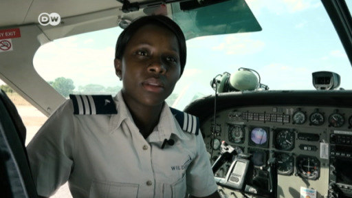 Being a female pilot in Zimbabwe – DW – 01/20/2016