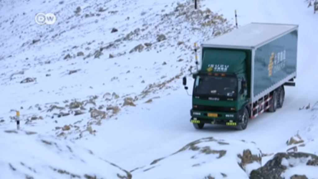 The most dangerous delivery route in the world – DW – 01/29/2019