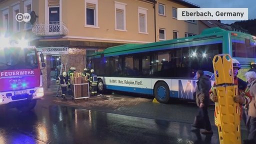 School bus crash in Germany – DW – 01/16/2018