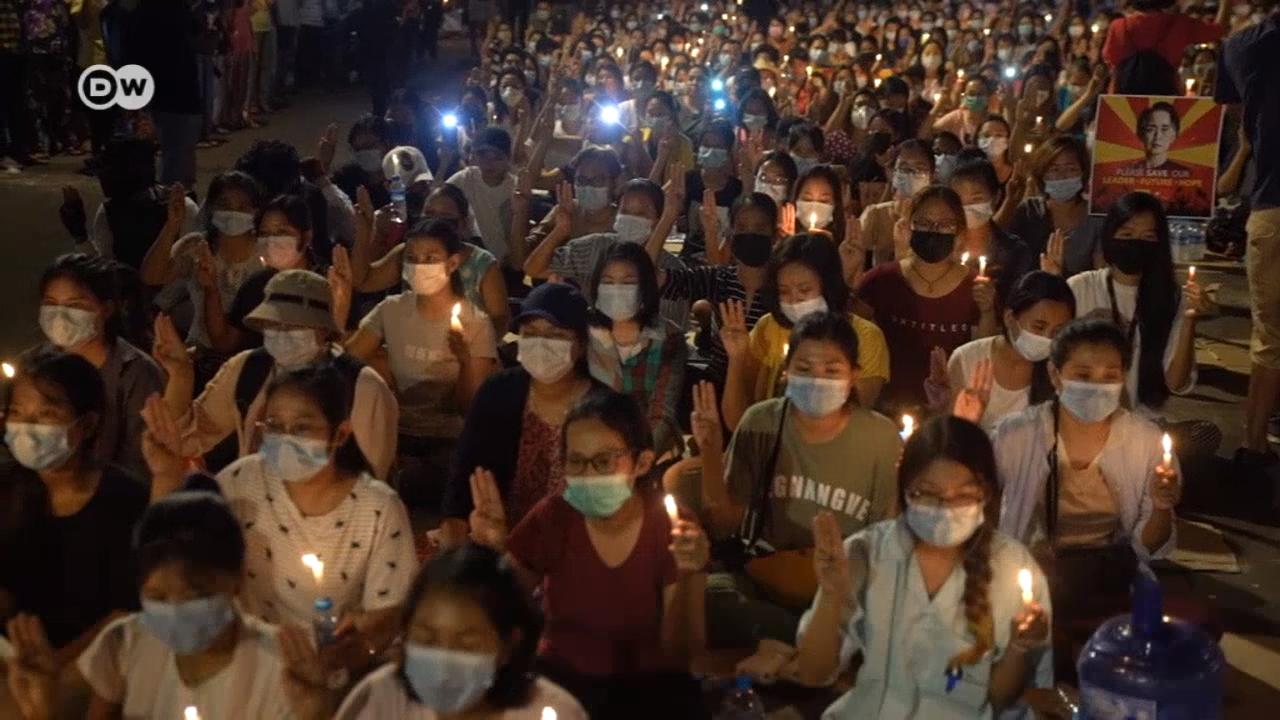 Myanmar protesters sing against coup in face of crackdown – DW – 03/17/2021