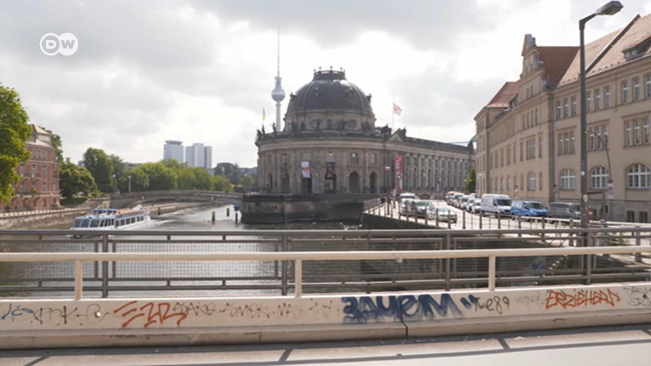 Berlin's most ridiculous crosswalk – DW – 06/04/2022