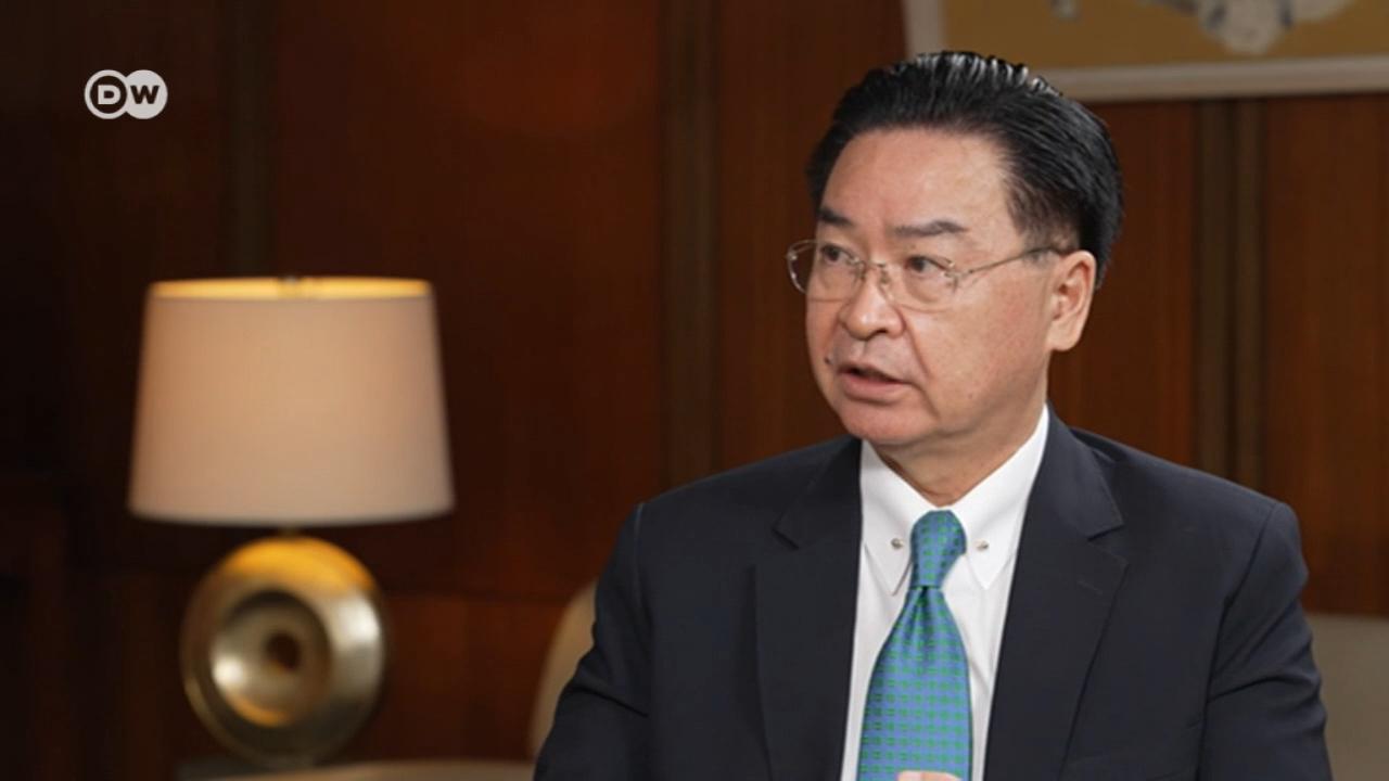 Wu: China aiming for 'reunification' – DW – 09/01/2022