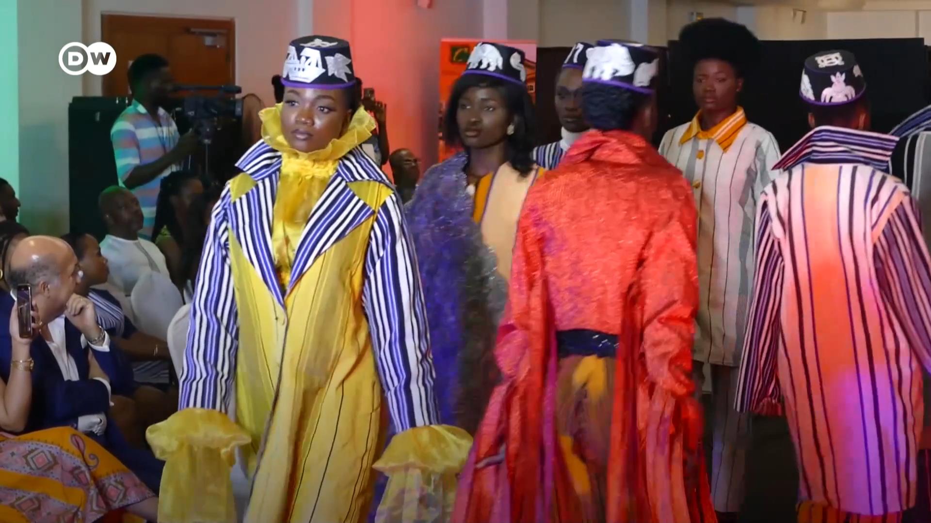 Bénin : retour en grâce du pagne tissé "Kanvo" – DW – 14/11/2022