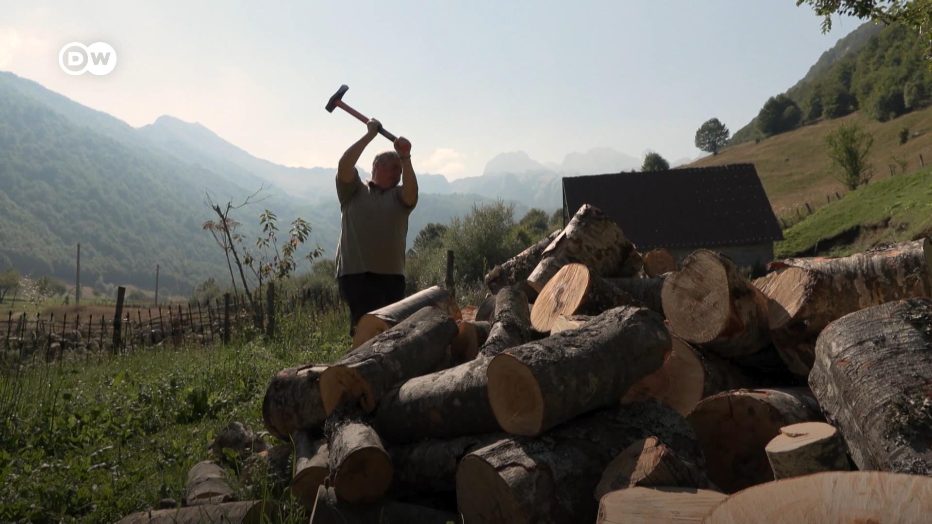 Jurământ de castitate şi femei care preiau rolul bărbaţilor – DW – 30. ...