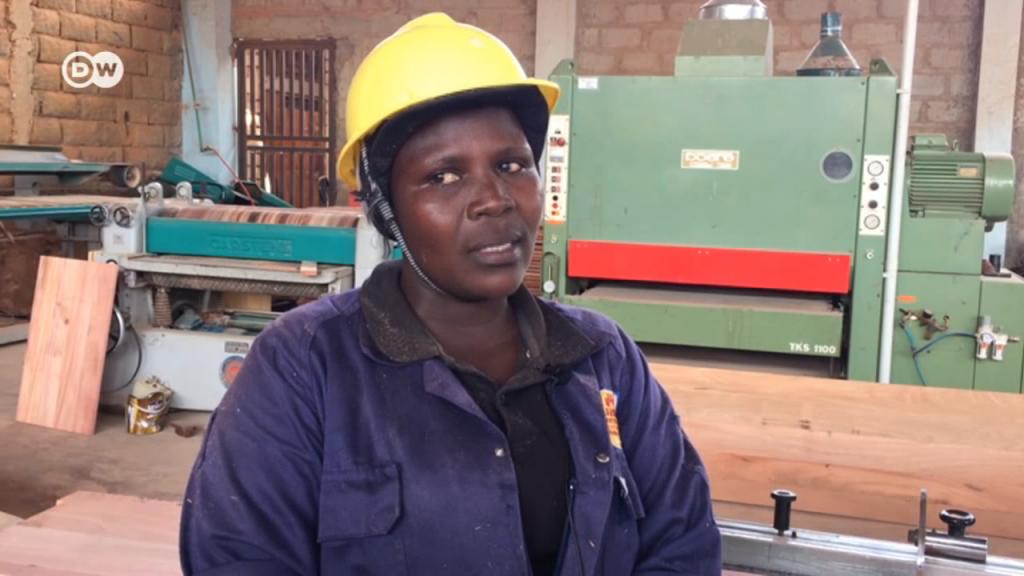 Wanawake Uganda wajikita katika ufundi seremala – DW – 26.01.2022